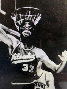 Kareem Abdul-Jabbar: Busting Out the Goggles, 1974 – From Way Downtown